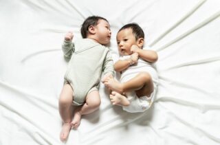 Eeneiige tweeling: identiek en uniek – 24Baby.nl