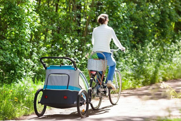 Met je baby op de fiets: zo kunnen jullie veilig de weg op – 24Baby.nl